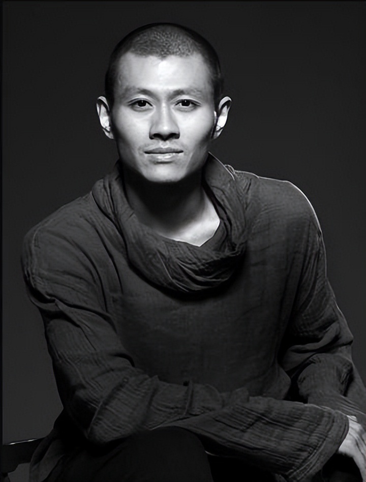 Yang Liping's partner died! Jumped from the 39th floor, only 44 years ...