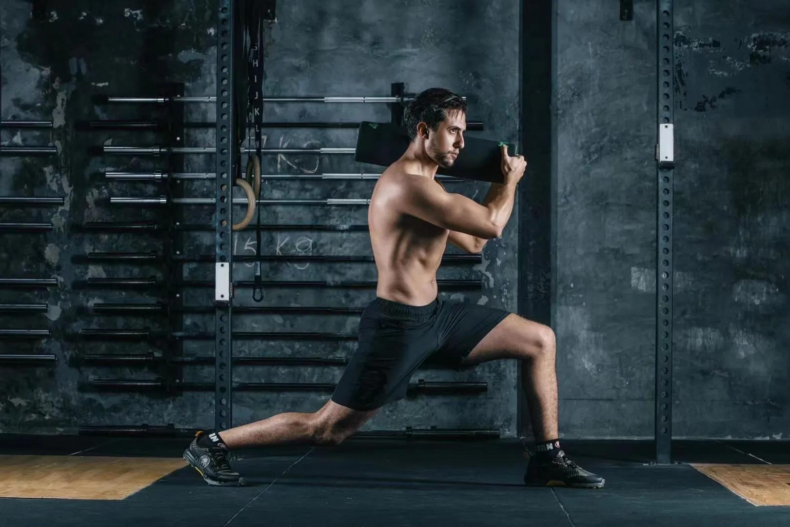 Actor Khalid in the movie "The Homecoming" went to Guangzhou to shoot ...