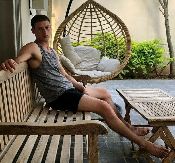 29-Year-Old Israeli Actor Goes Bald in His Twenties With Hair ...