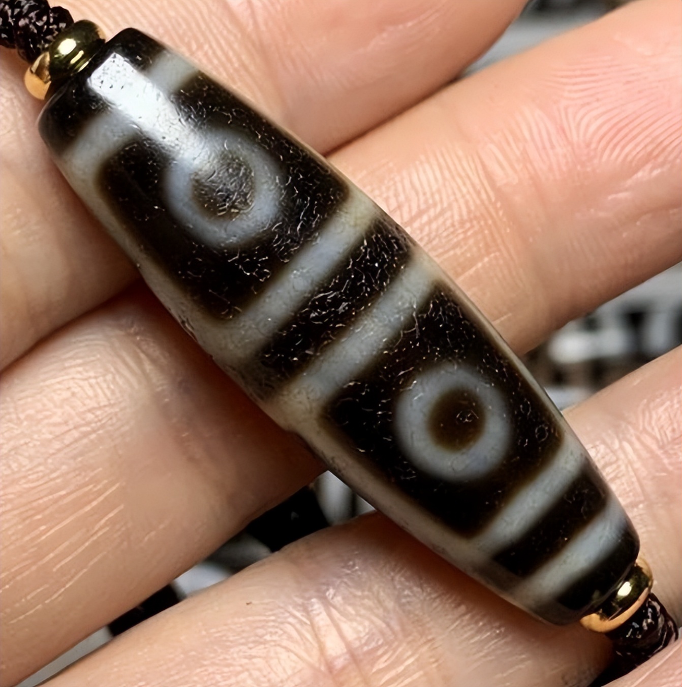 The origin and meaning of the four-eyed dzi beads in Tibetan tradition ...