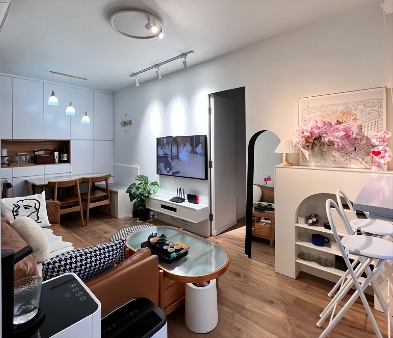 The small house of 35 square meters has 3 bedrooms and 2 living rooms ...