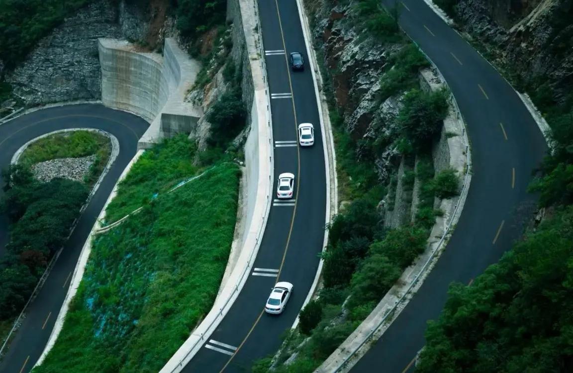 Hongjing Road, the most beautiful winding mountain road in the suburbs ...