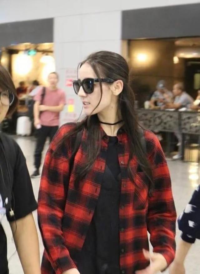 Di Ali Gerba is too "girly" in a shirt, not to mention age reduction ...