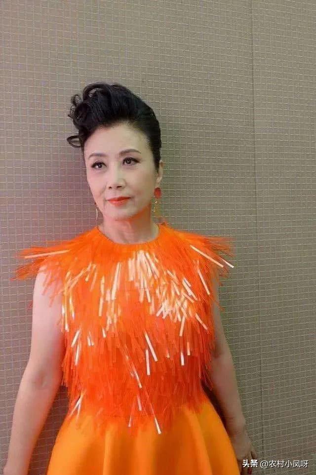 Wang Mingquan was so beautiful when she was young, with delicate facial ...