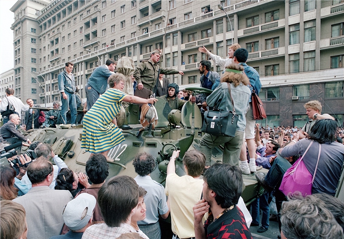 Why do we say that we must fight for our country? The disintegration of ...