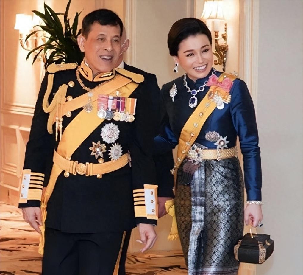 Red energy nourishes people! Suthida dominates the harem, 45-year-old ...