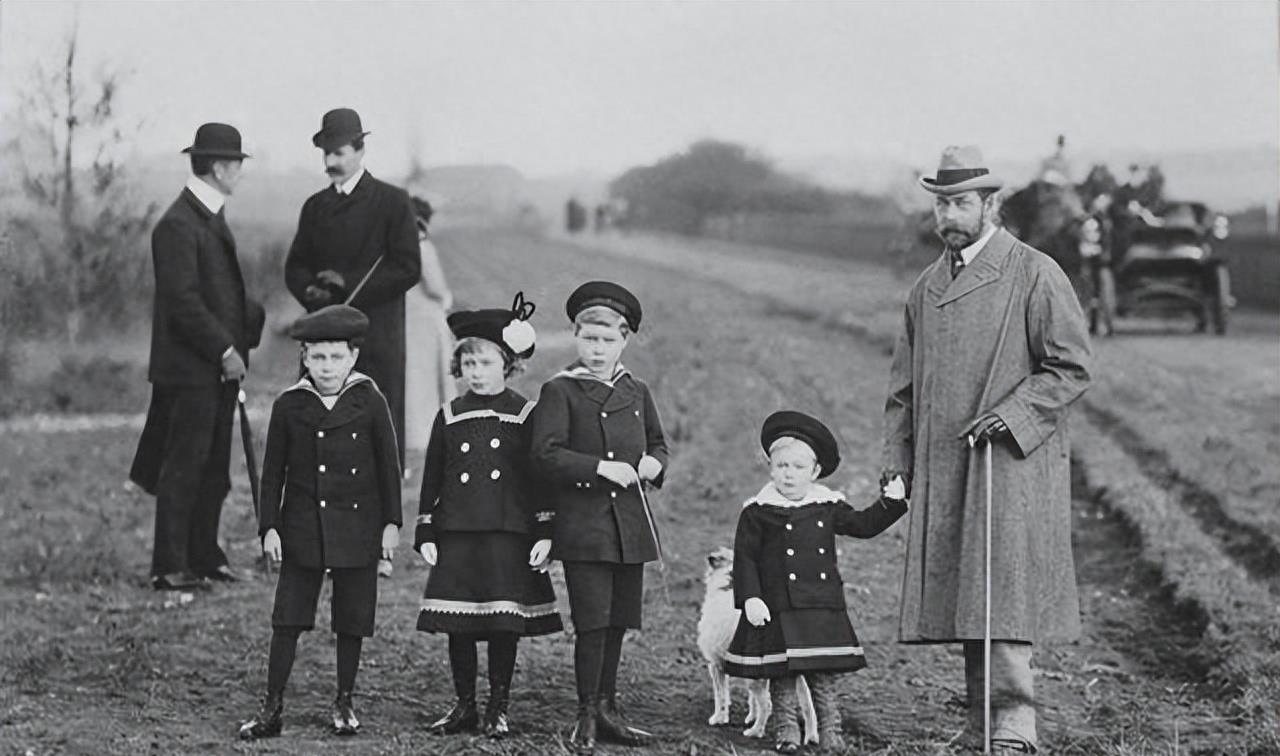 The birth of Princess Elizabeth in 1926 brought vitality to the British ...