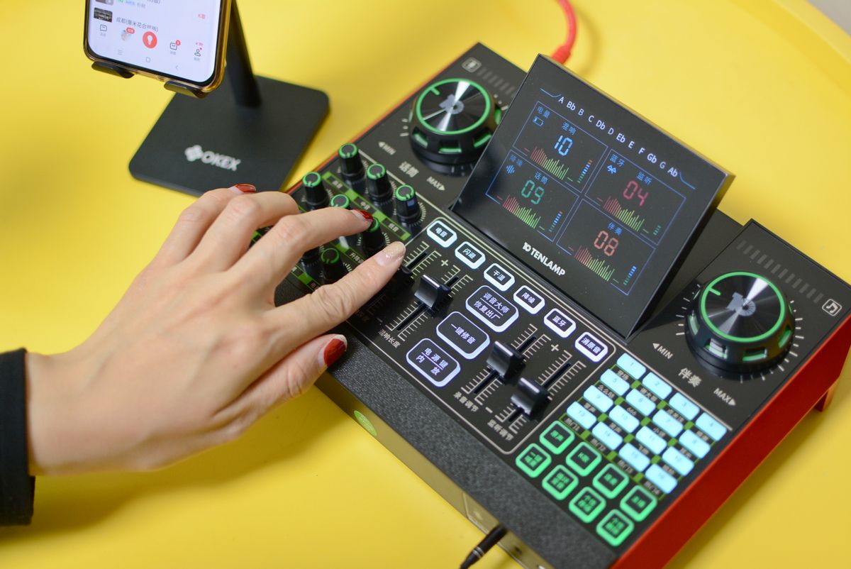 How about ten lights G10 sound card?The folding screen is professional ...