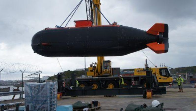The U.S. Navy is ready! New Miniature Submarine Drops Navy SEALs - iMedia