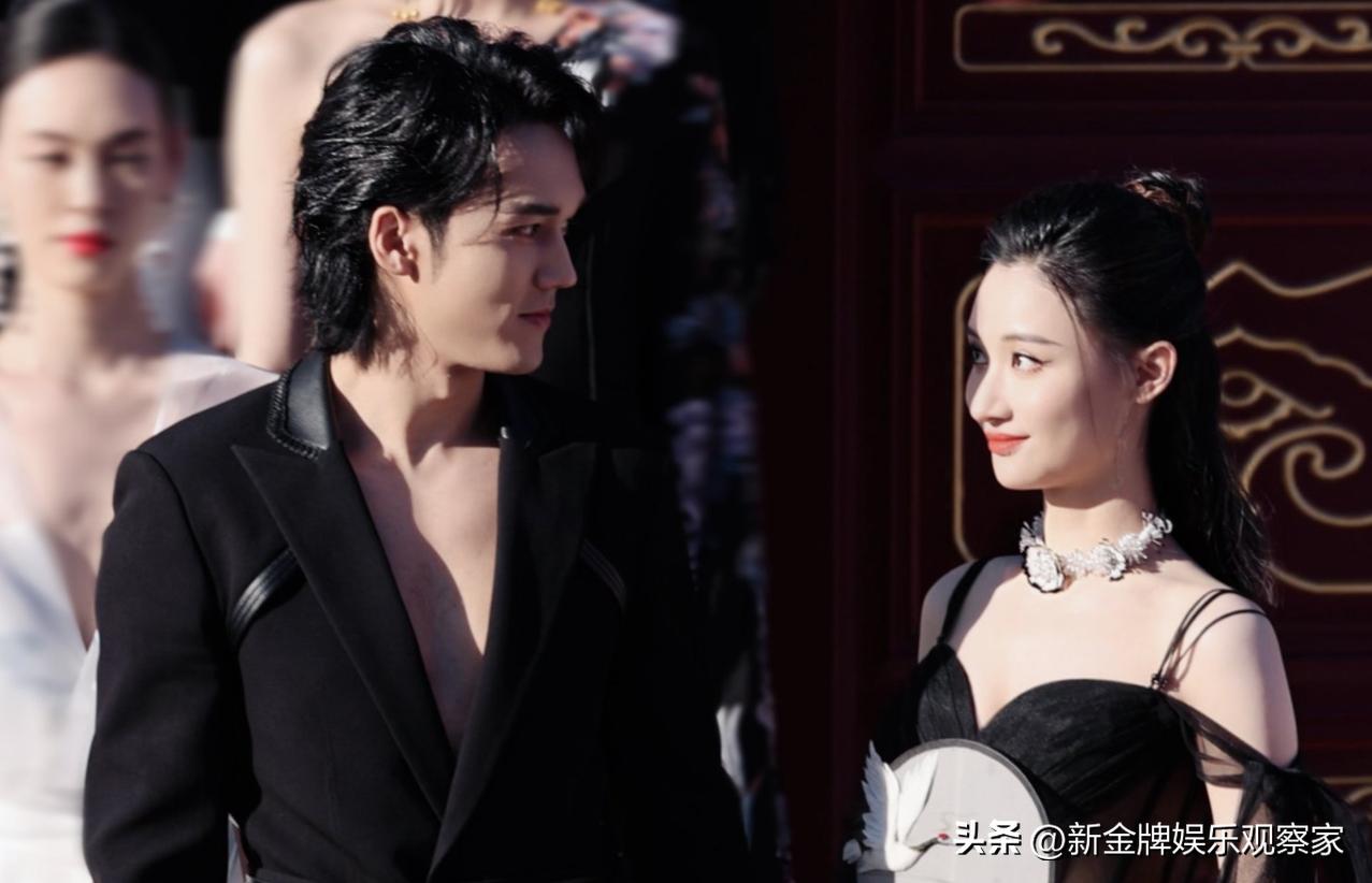 This star can do it! Chen Muchi is willing to be a human parasol ...