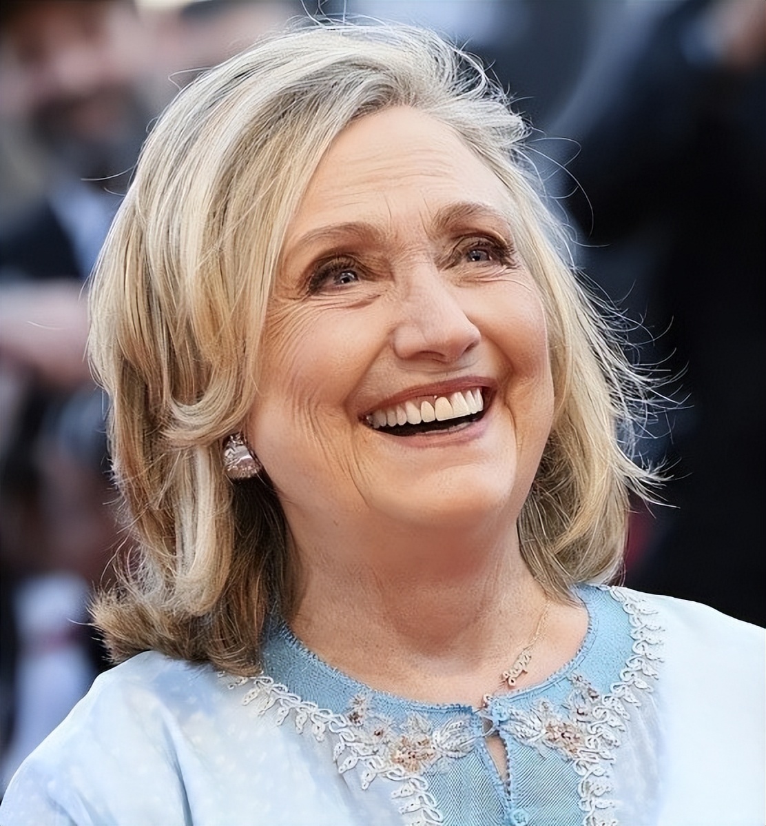 74-year-old Hillary has a big belly and is on vacation with Clinton at ...