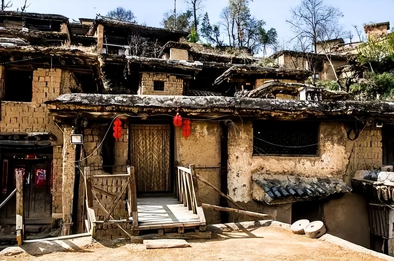China's "weird" village: more than 800 rooms are connected together ...