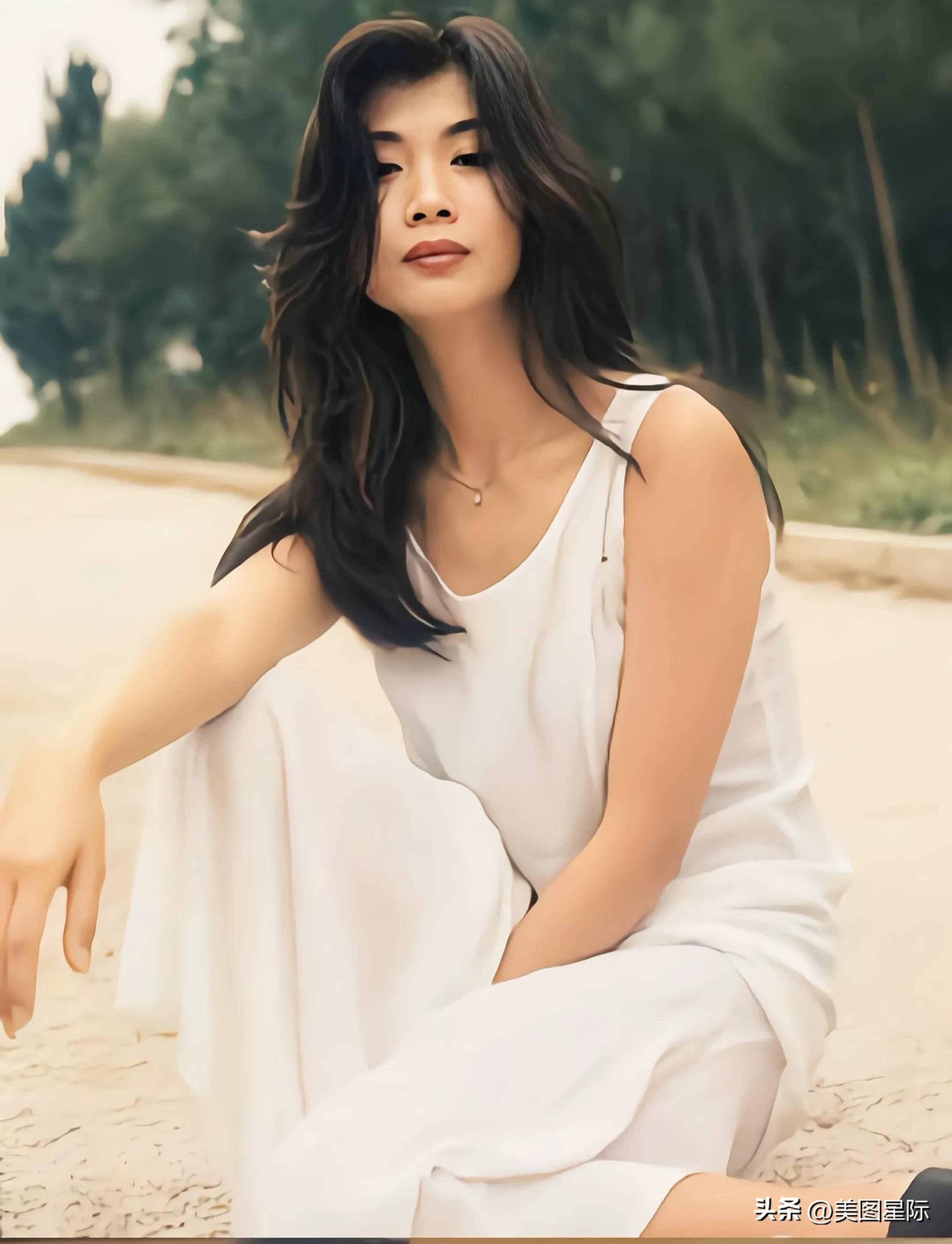 The protagonist of this issue—Wu Jiali, the 32nd issue of the celebrity stunning beauty series ...