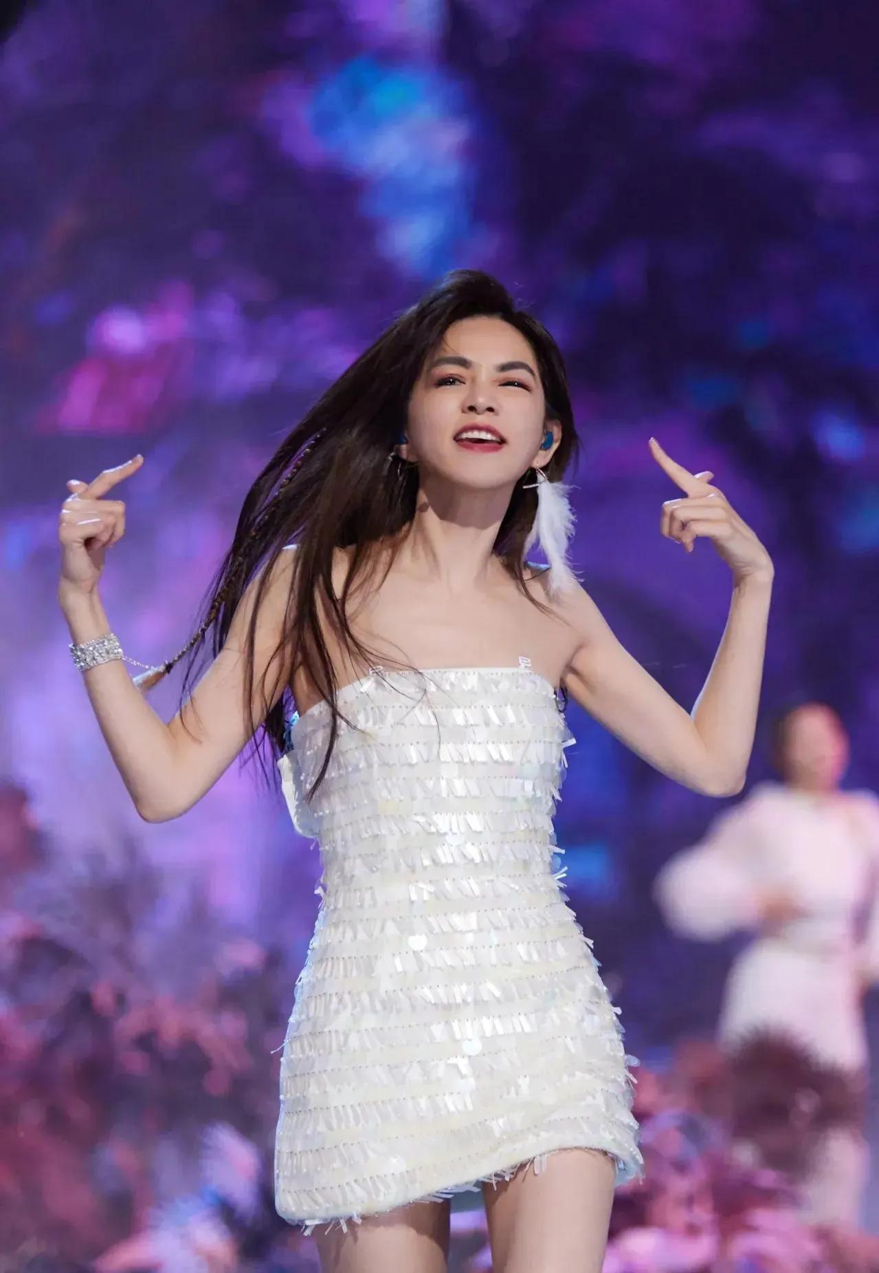 Tian Hebe is jealous of Chen Jiahua, who is on the stage of the hot wave sister, crying and ...