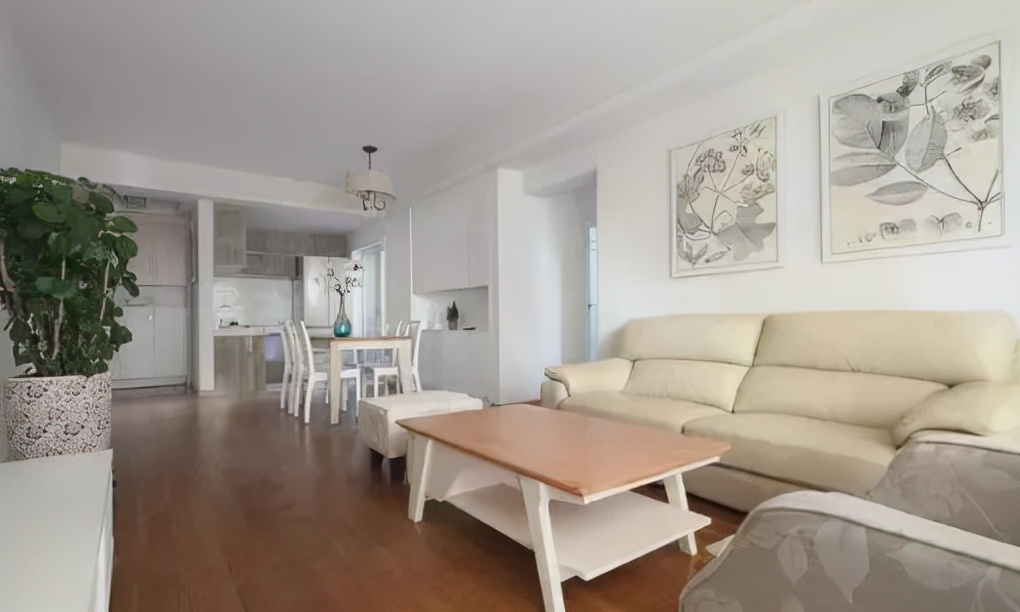 Husband insisted on poor decoration, and only painted white walls and ...