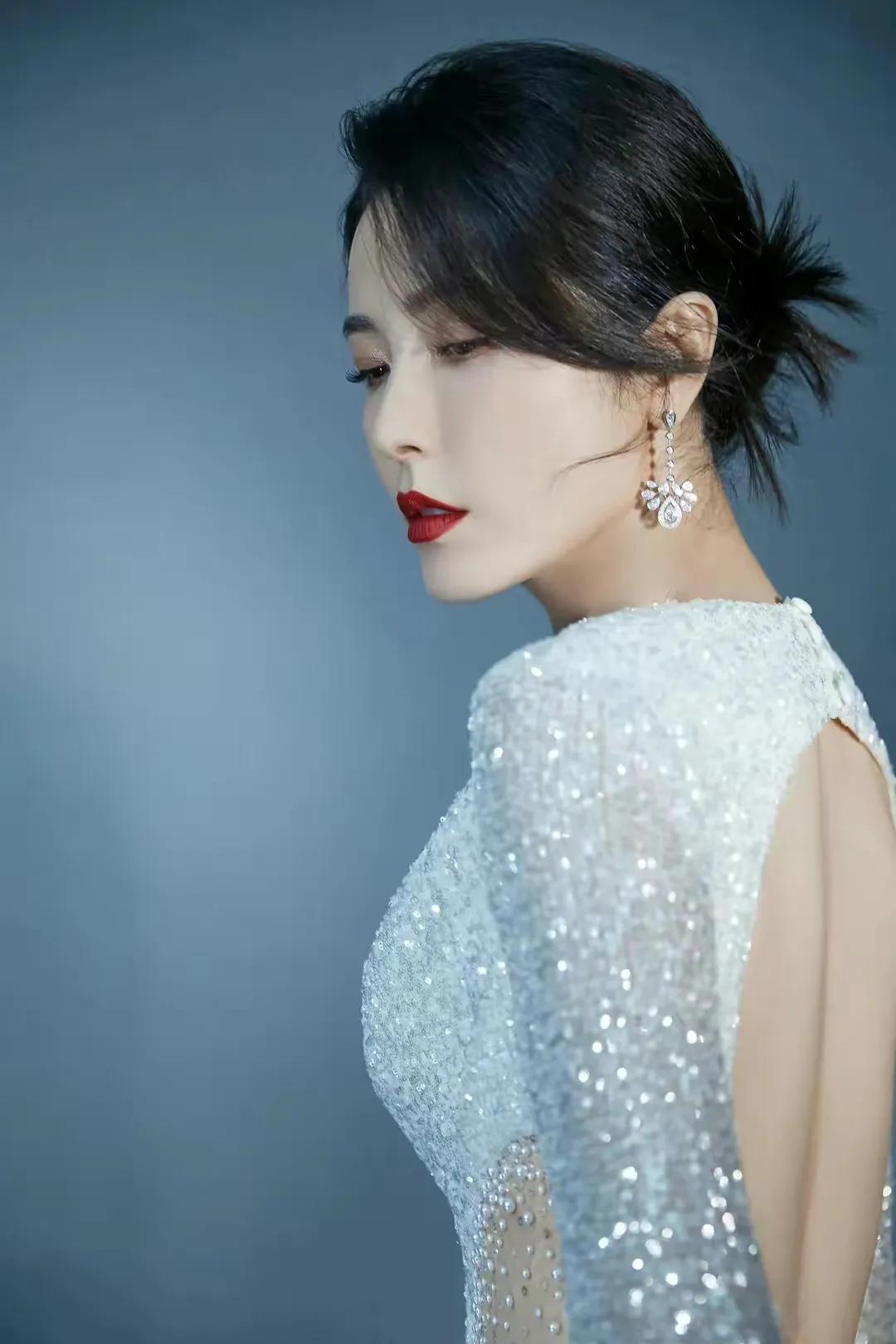Actress Zeng Li - iNEWS