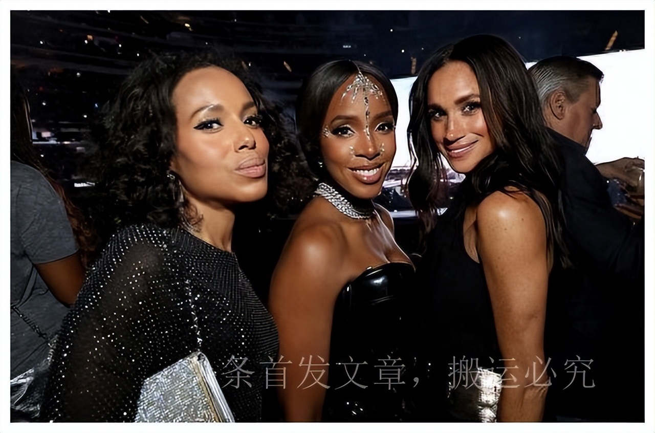 "Little Sister Jin" and "Tiancha" are in love! Kissing like no one is ...