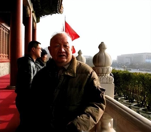 This is Qi Benyu's memorial service. This is the end of his life. Where ...