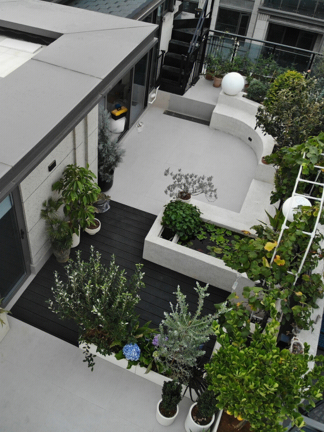 40㎡ rough terrace, after more than a year of tossing, DIY transformed ...