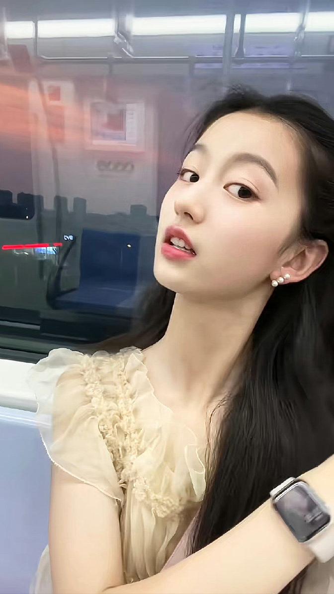 Pei Jiaxin guess how old she is? It's so amazing now, it will probably be the top of domestic ...