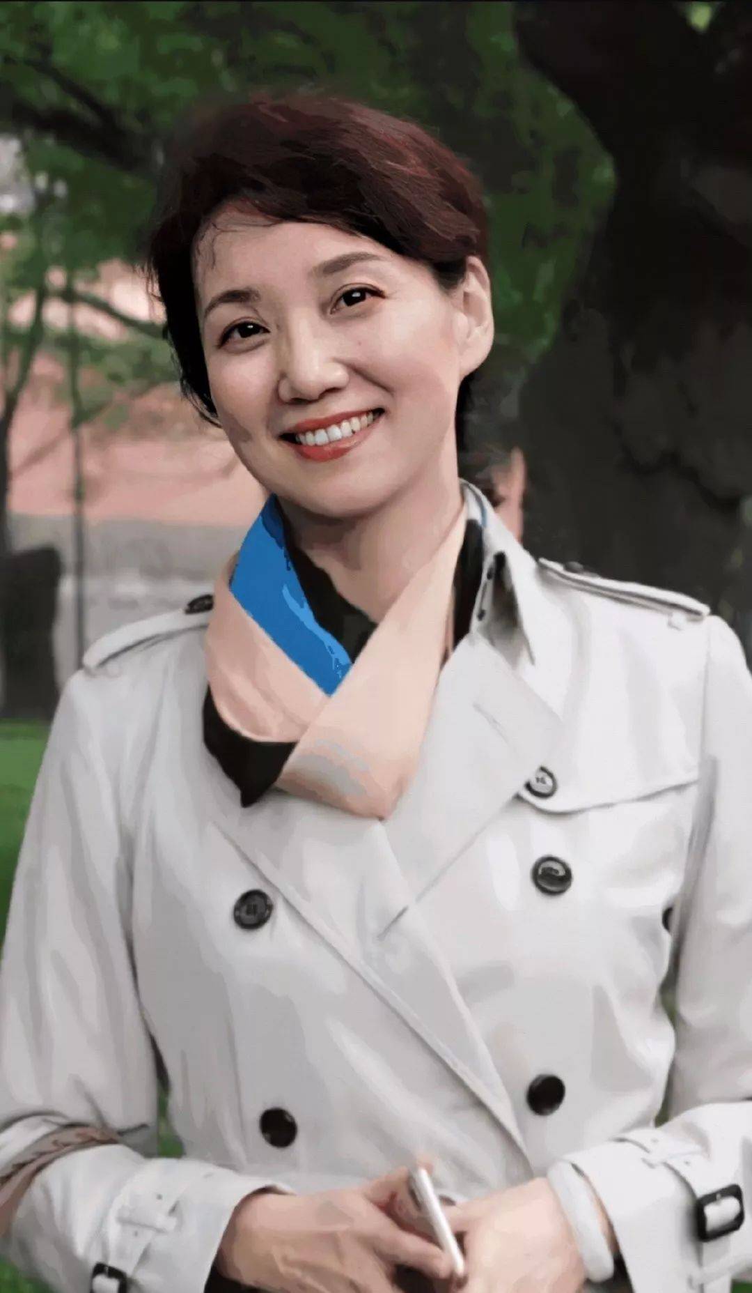 The retired hostess of CCTV has long hair, Li Xiuping is elegant and ...