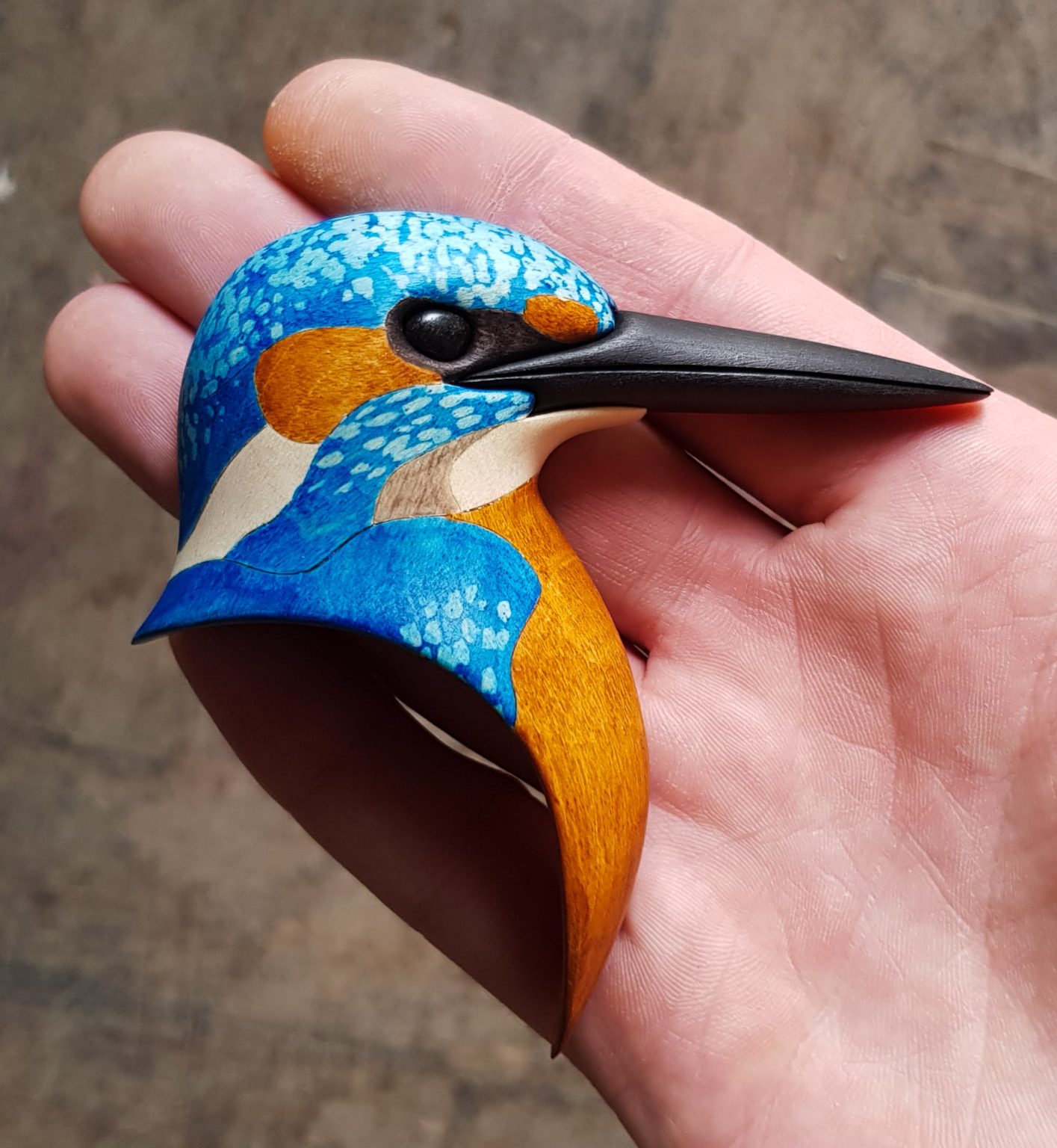 Super realistic bird body structure wood carving art - iNEWS