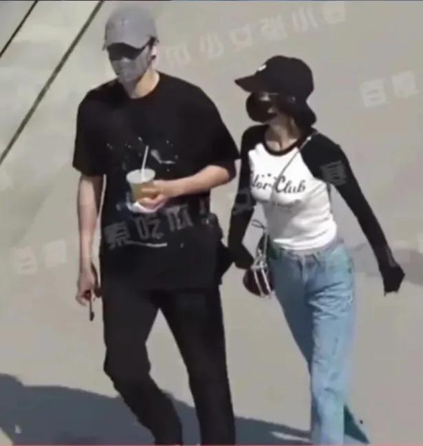 Hong Kong media revealed that Wei Daxun's marriage proposal to Qin Lan was rejected, and Wei ...