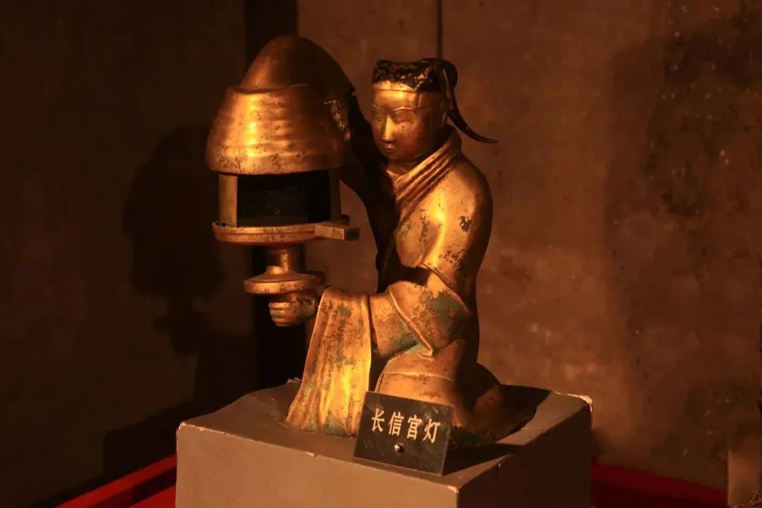 Changxin Palace Lantern of Han Tombs in Mancheng - iMedia