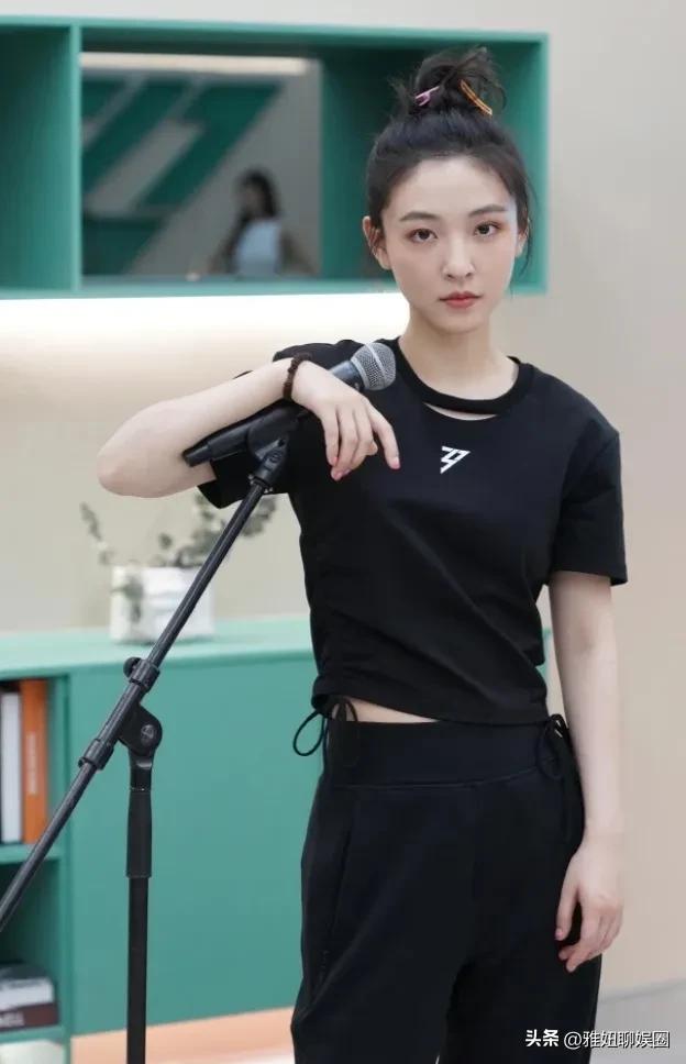 Riding the wind and breaking the waves Wu Qian - iMedia