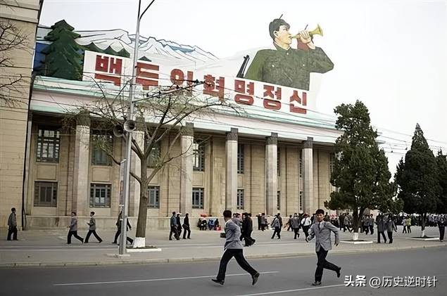The No. 2 figure in the DPRK defected in a shocking manner. Thousands ...