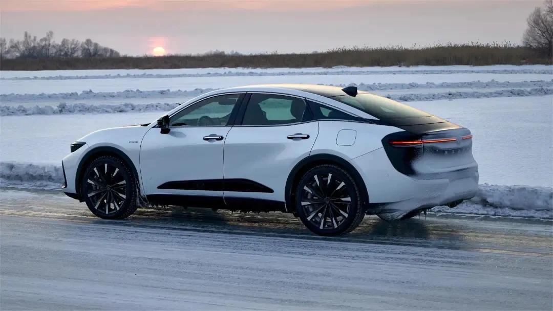 Not far from the launch, let's talk about the new Crown SportCross - iMedia