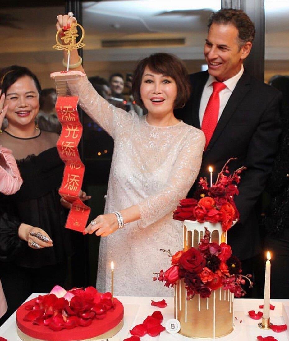 73-year-old Jin Yuxi made her relationship public, showing her ...