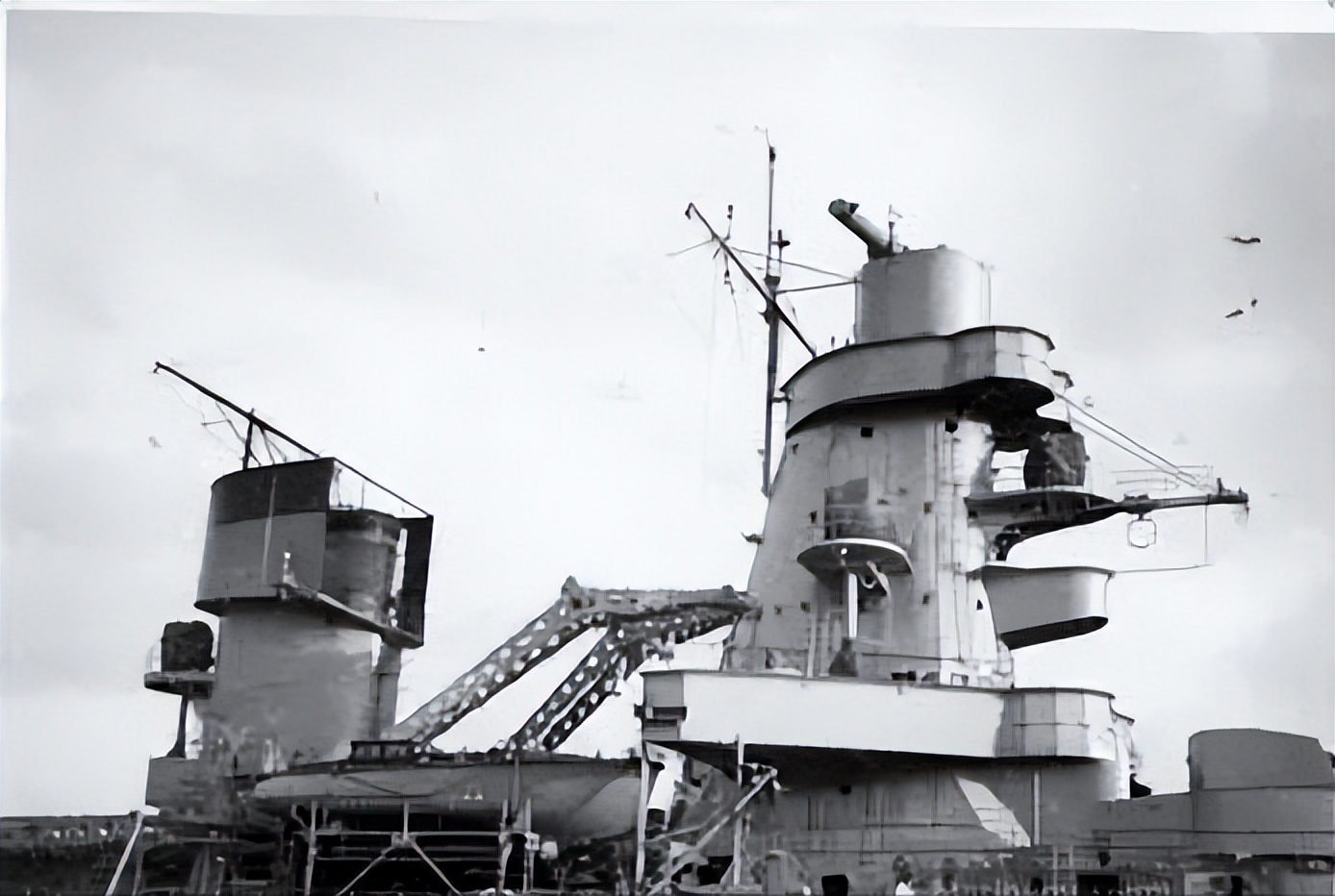 "All ships follow me and resolutely counterattack!" The light cruiser ...