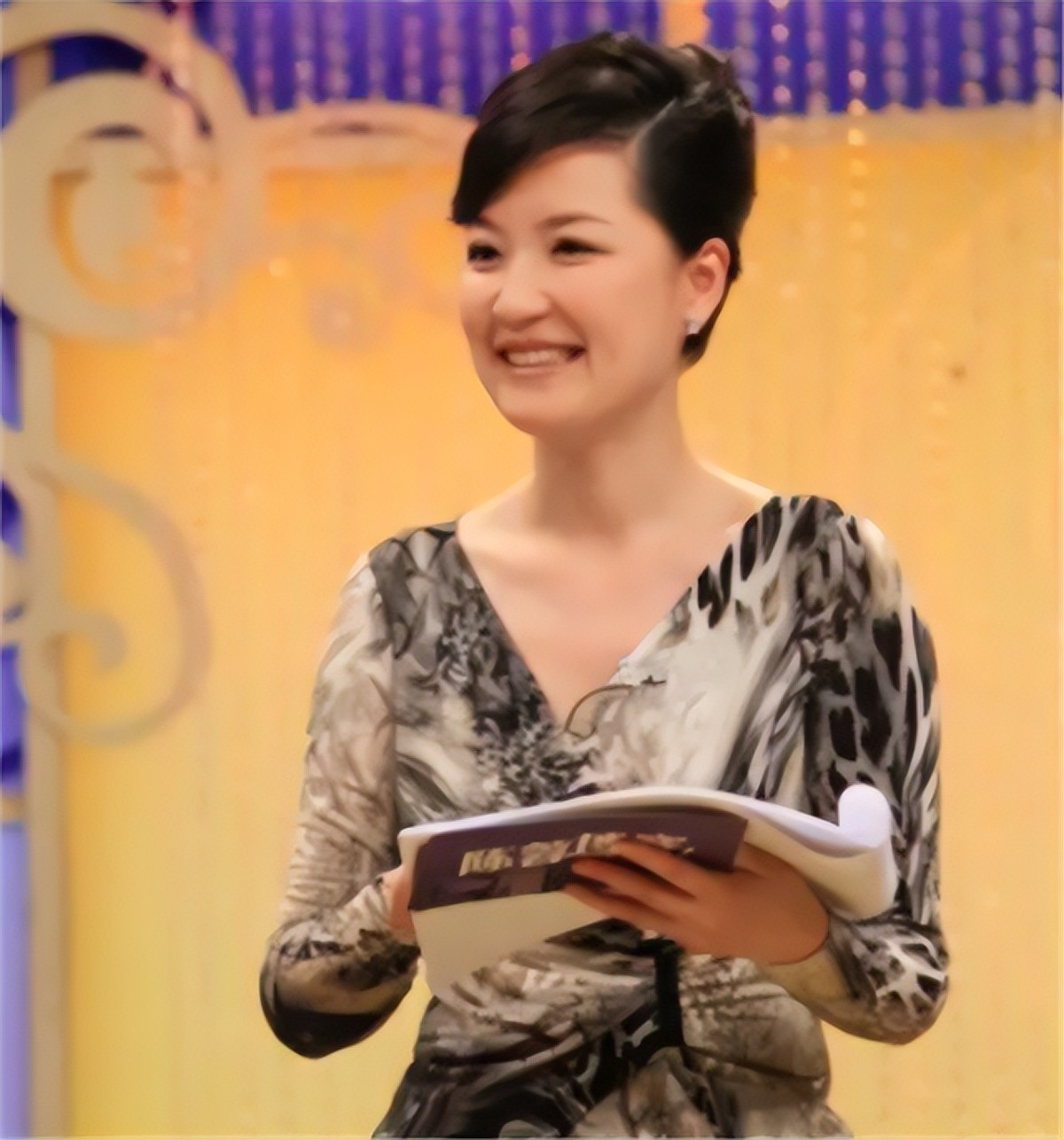 Chen Rong, the star of Dragon TV, is still as elegant at 46 years old ...
