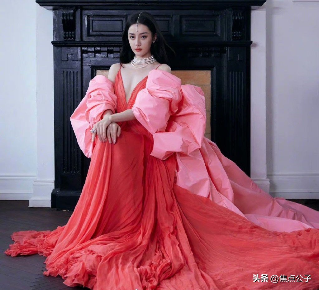 The collocation is very fresh! Bajin Shijia starred in "Sword and Rose ...
