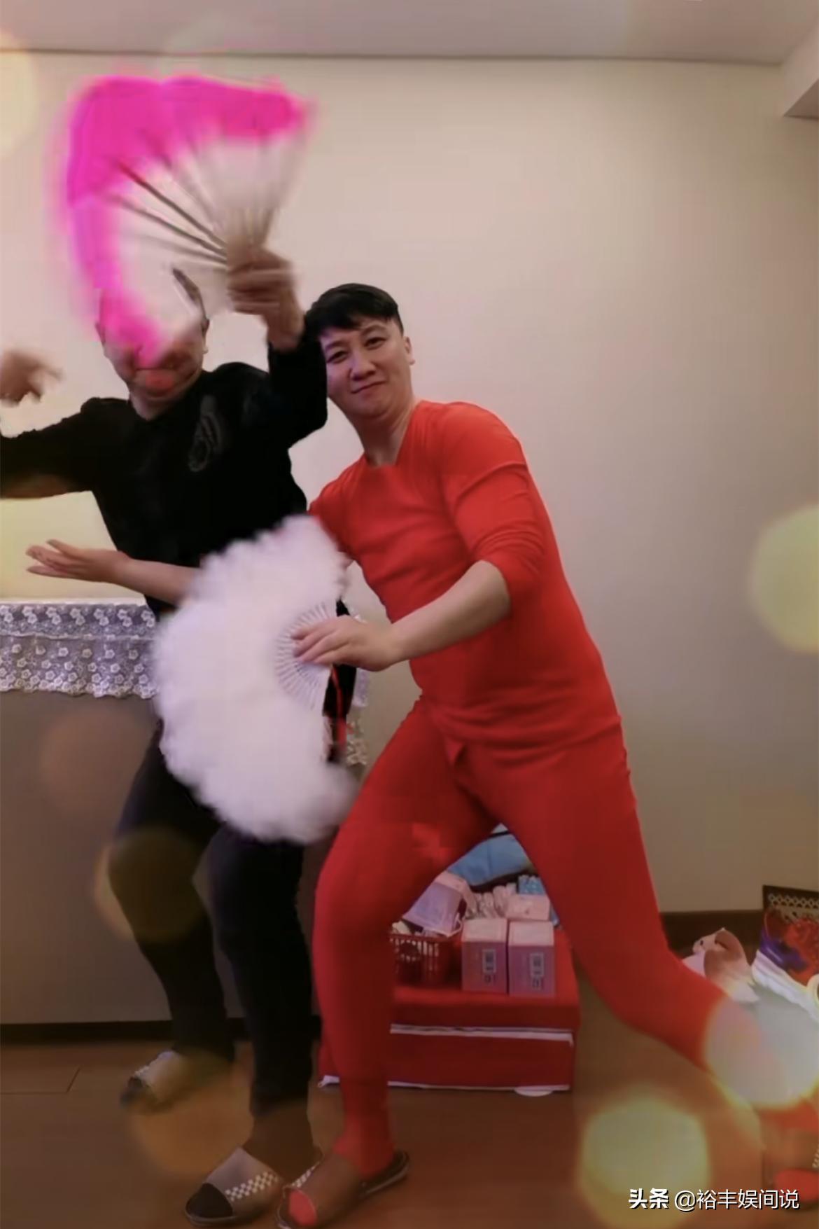 Yang Shulin wears red autumn clothes and long pants to welcome the new ...