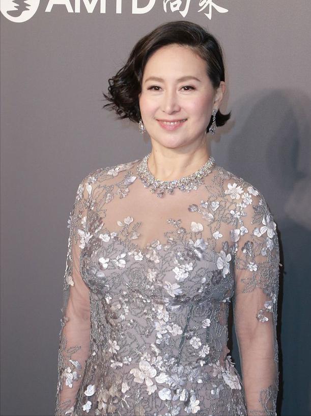 "Queen of Gambling" He Chaoqiong has become a real-life single queen ...