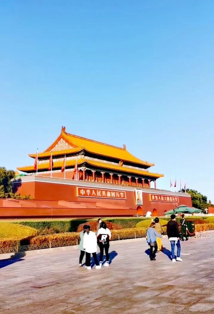 China's five major city squares - iNEWS