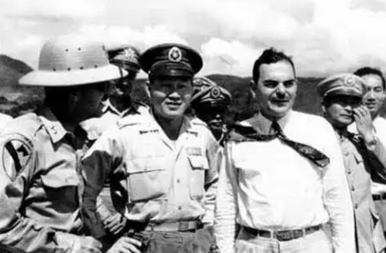 When facing the interrogation, Sun Liren unbuttoned his shirt excitedly ...