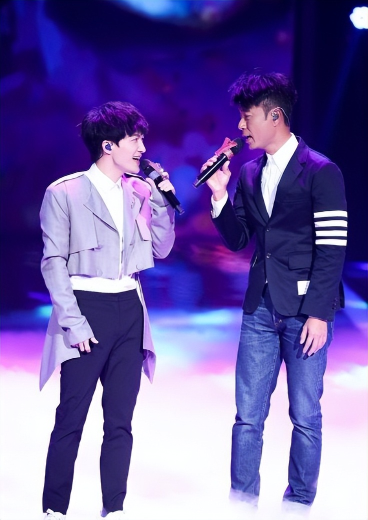 Na Ying: I'm sorry Zhou Shen, I like Li Wei. Zhou Shen: Na Ying is ...