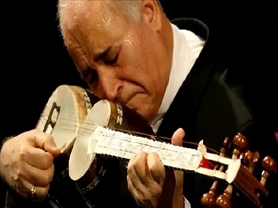 Azerbaijani traditional musical instruments, which carry a rich and ...