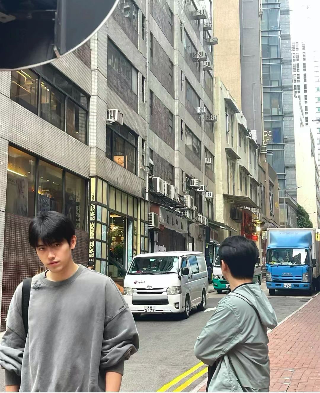 Chen Feiyu and his elder brother met by chance. The elder brother ...