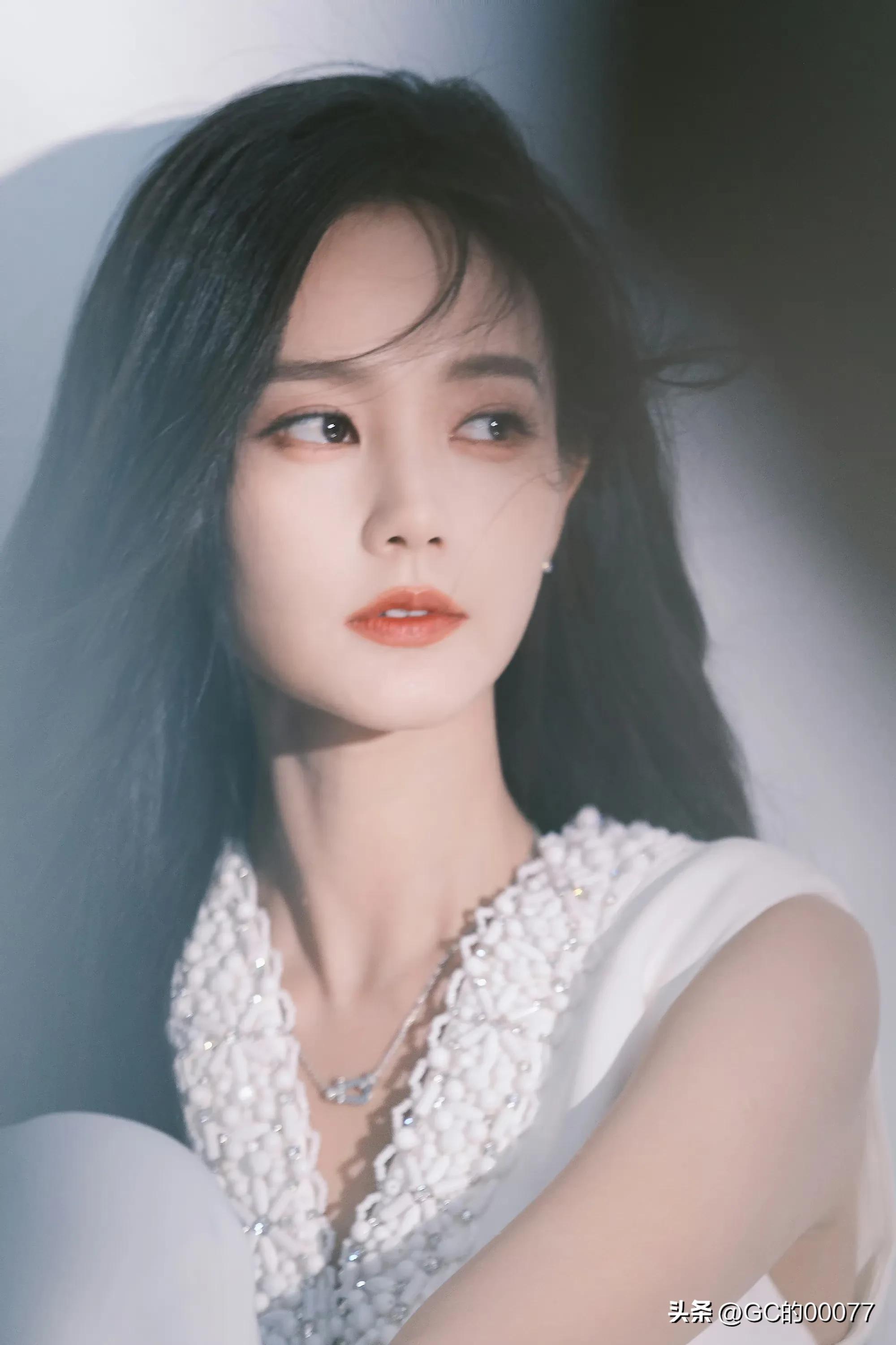 Star pictures Li Yitong - iNEWS