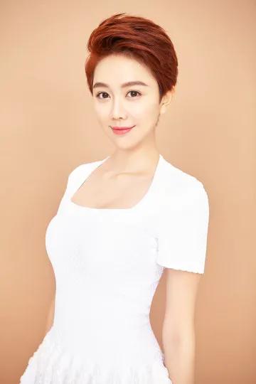 She is so beautiful, so charming, and tender as water!(Jiang Yan) - iNEWS