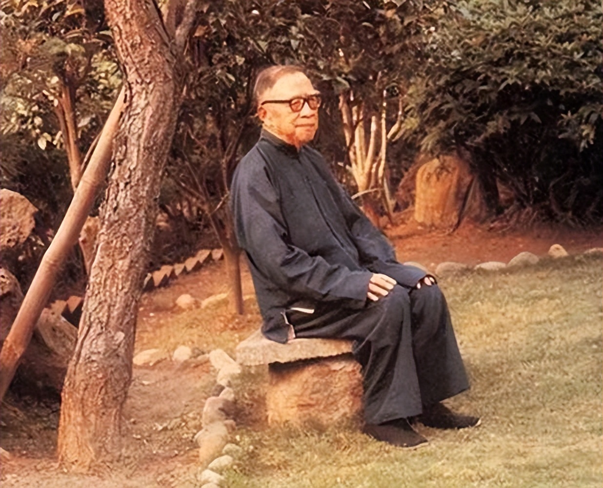 The 95-year-old literary master-Qian Mu's longevity - iNEWS