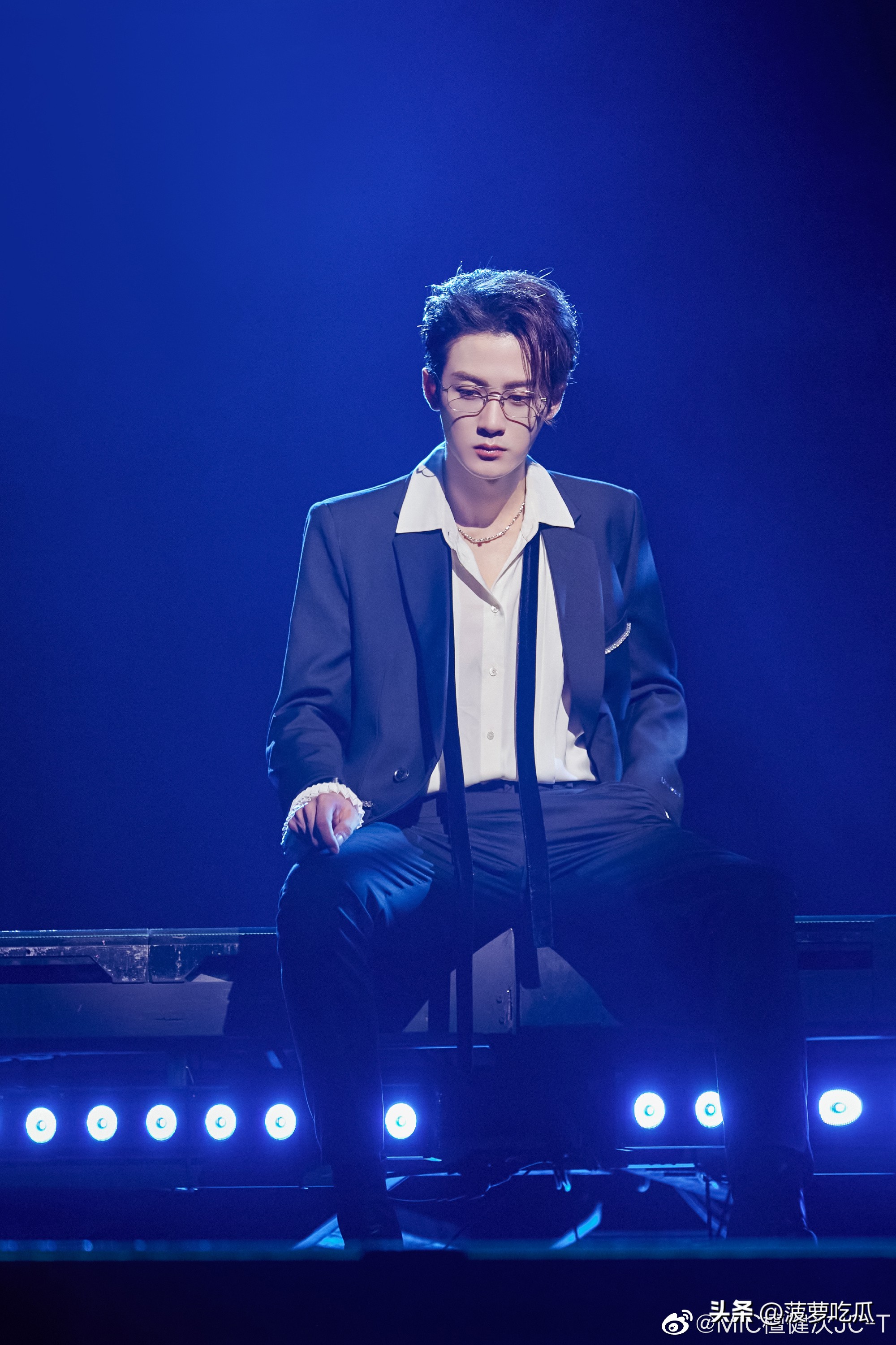 So funny!In order to win, Tan Jianji blew himself into the lime pool ...