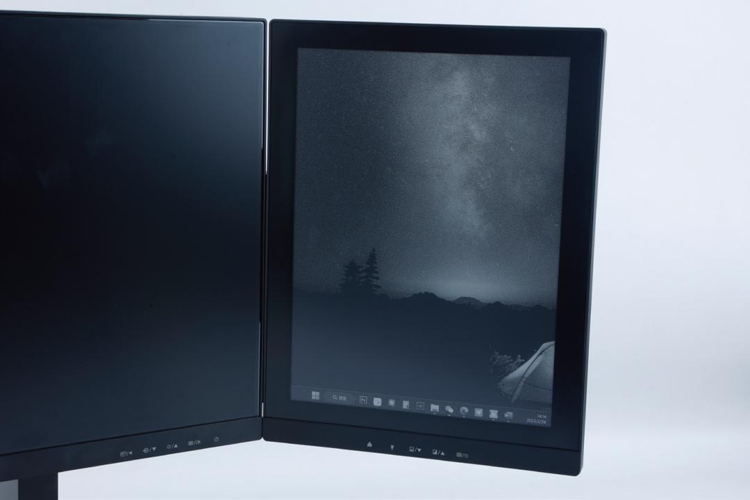 LCD and E Ink in one! Experience Philips 24B1D5600 Dual Screen Monitor ...