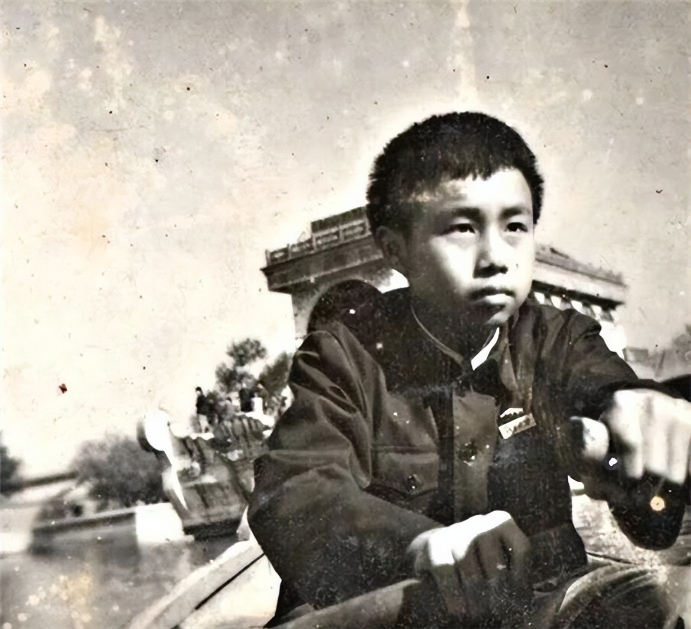 Haizi died while lying on the track, and his friend Luo Yihe ...