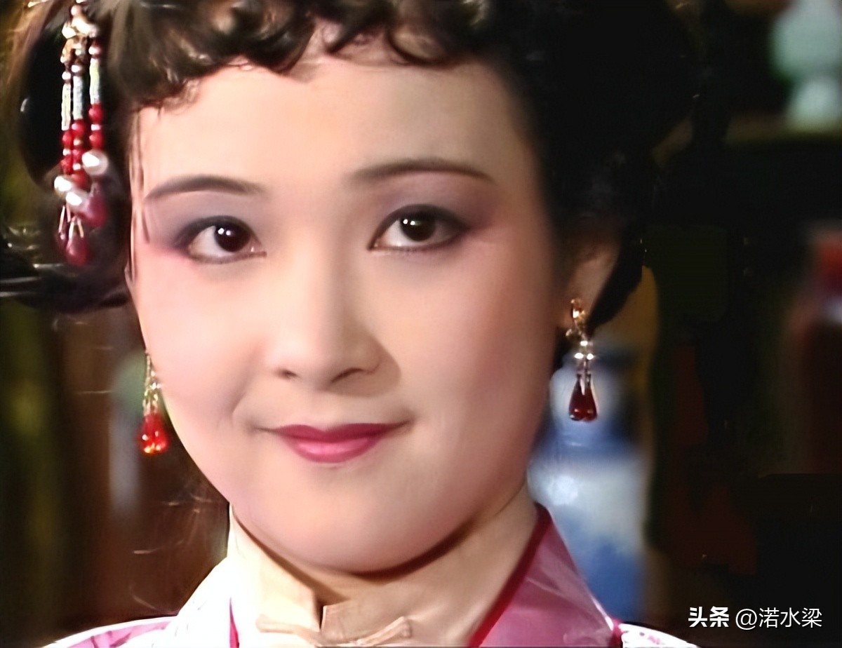 Rich but not arrogant, talented but not arrogant----Xue Baoqin - iNEWS