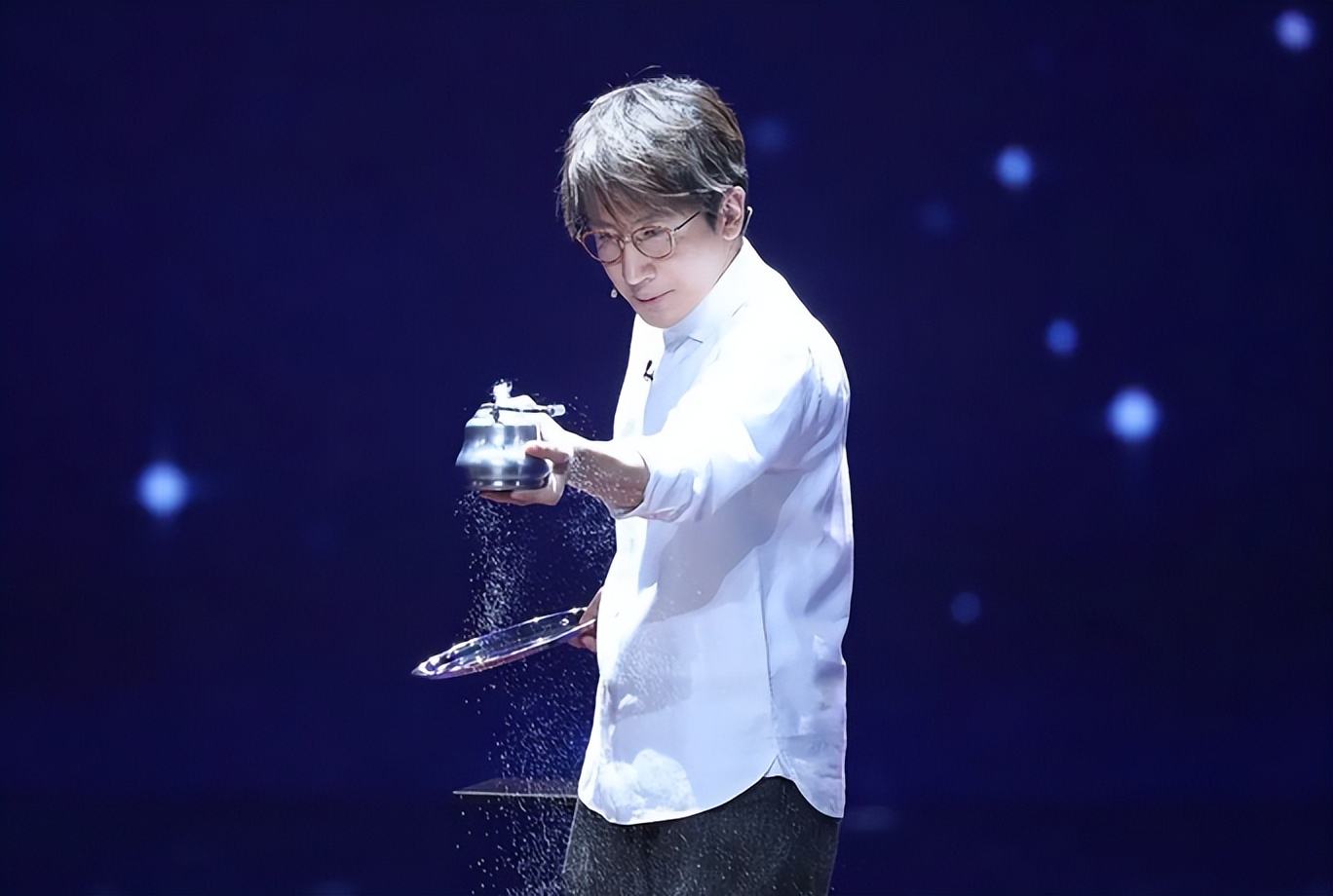 "Magician" Liu Qian: Deeply caught in the scandal of kneeling Japanese ...